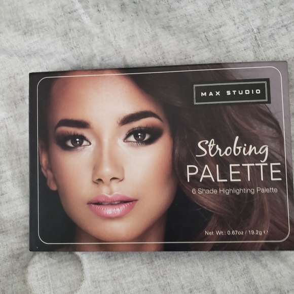 Max Studio | Makeup | Highlighting Kit | Poshmark